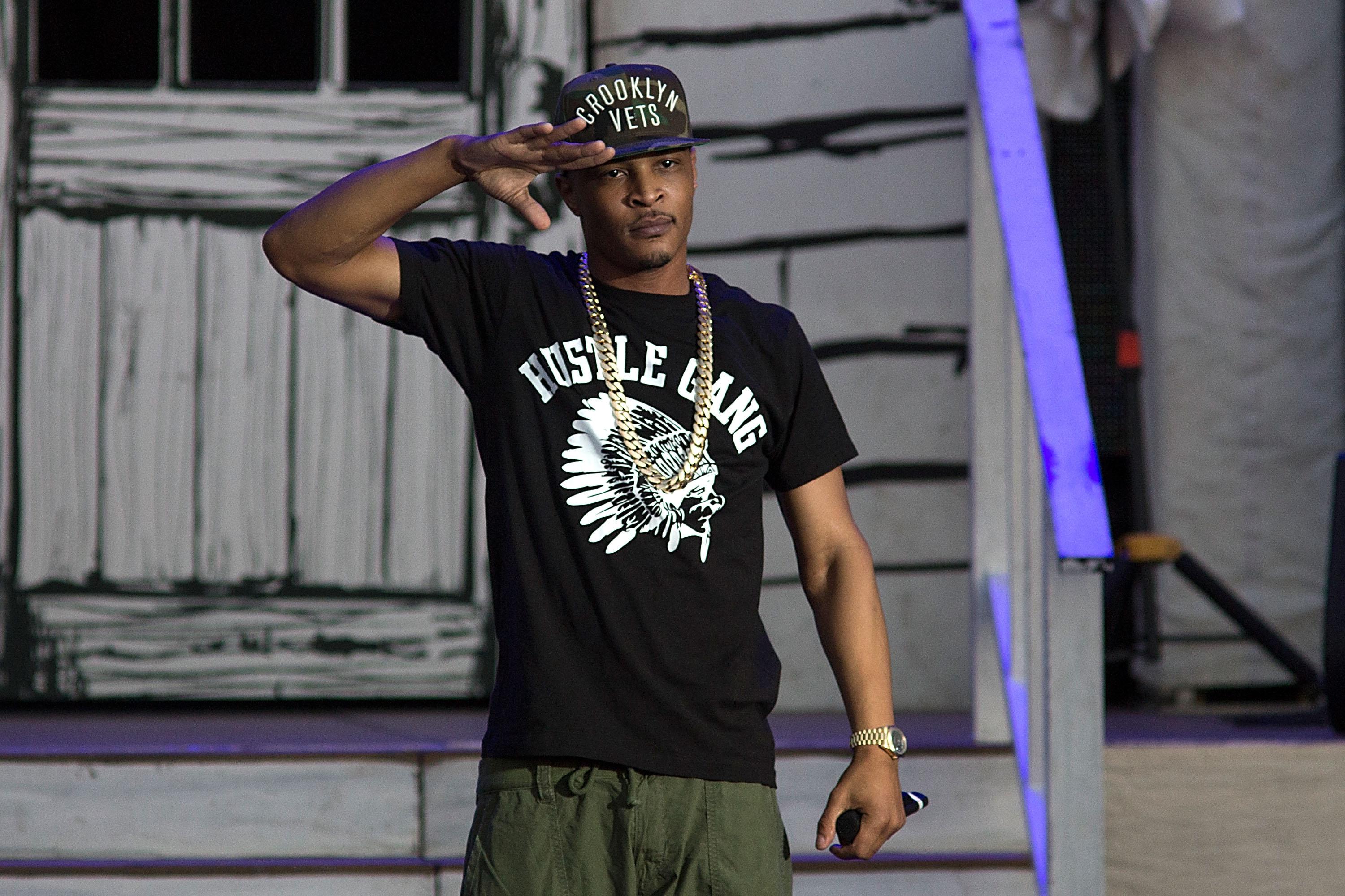 15 Of The Most Iconic Chains In Hip-Hop History (PHOTOS) | 100.3 R&B ...